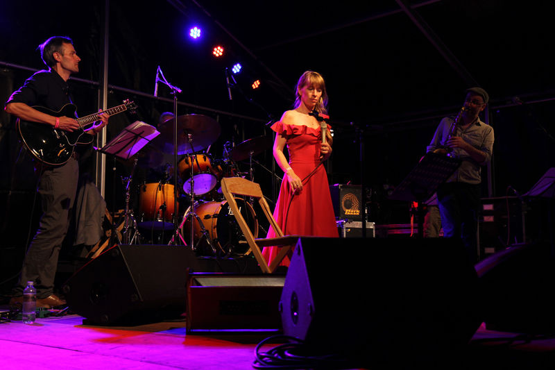 Projects - Devi Reith, Singer